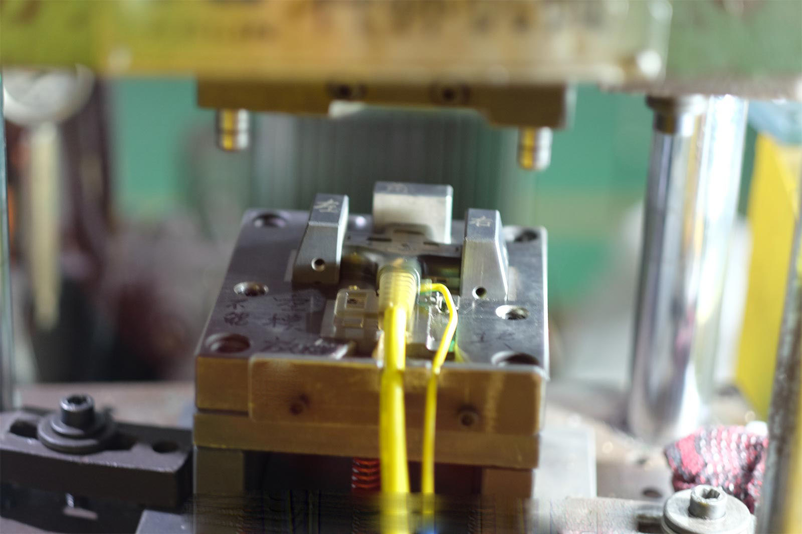 日本JIS 8303 PSE JET三芯旋转可隐藏式接地插针带鱼夹插头电源线