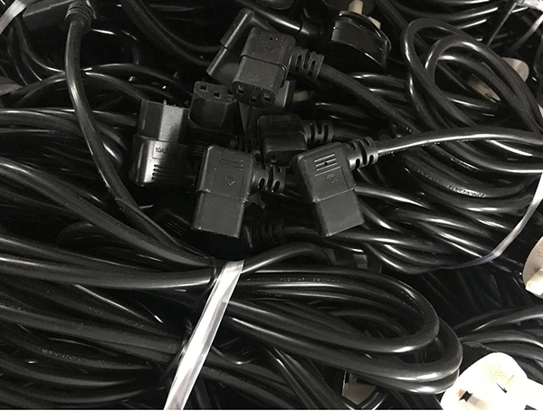 IEC 60320 C13左弯电源线